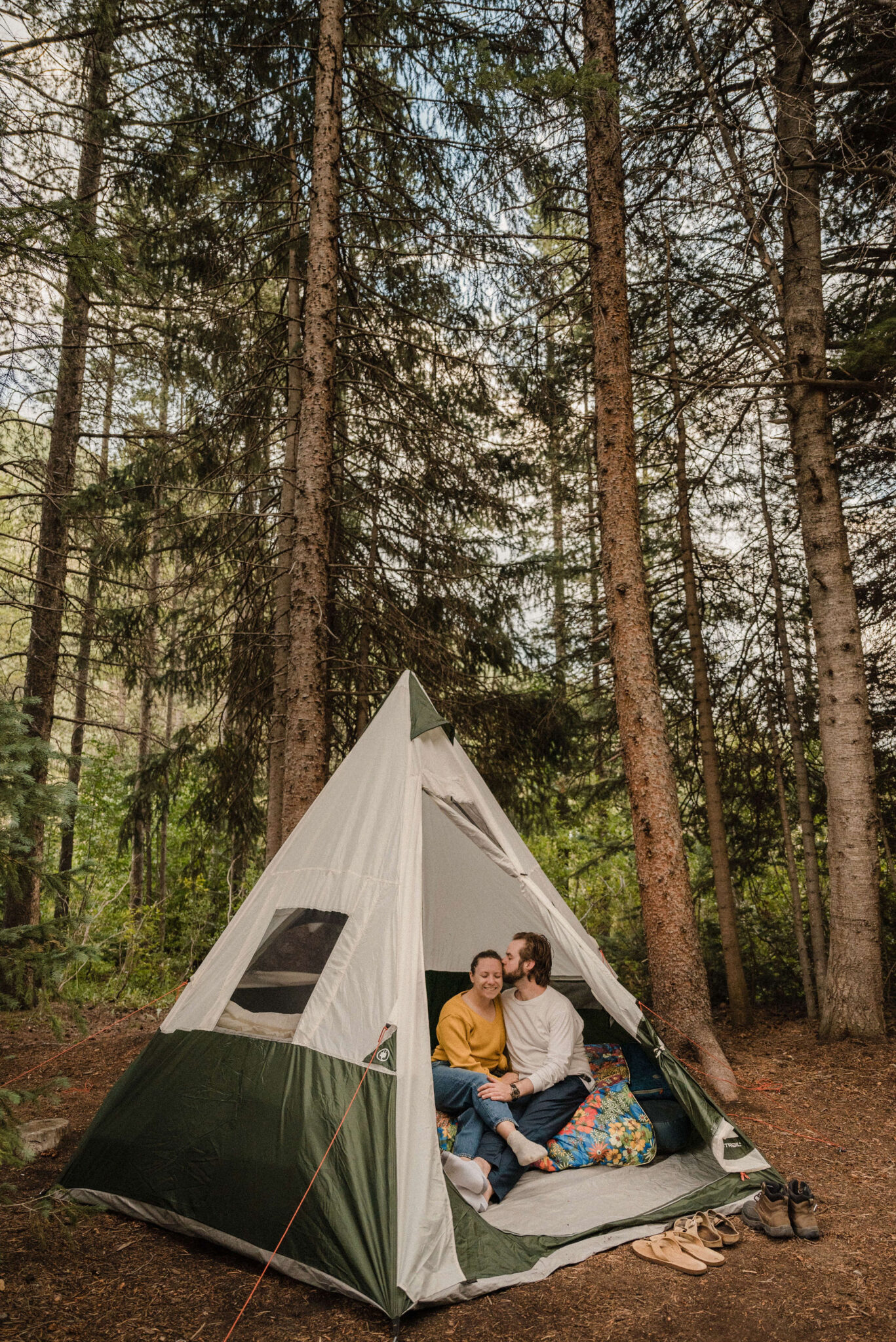 What To Wear For Your Colorado Engagement Photos - danihaims.com
